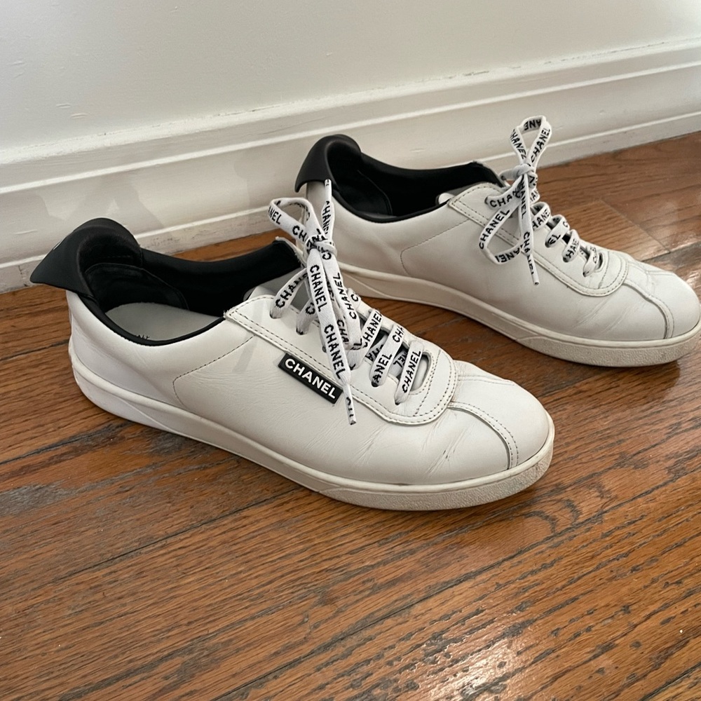 Chanel White Leather Tennis Weekender Sneaker - Gem